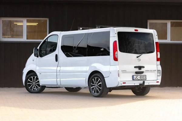 White Opel Vivaro 2011 in Jelgava, with an engine capacity of 2.50 L and mileage of 326 thousand km for 8700 €, photo 4 on AUTOMOTO.COM.LV