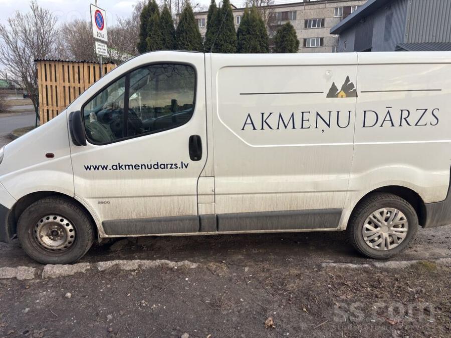 White Opel Vivaro 2011 in Riga, with an engine capacity of 2.00 L and mileage of 323 thousand km for 2100 €, photo 1 on AUTOMOTO.COM.LV