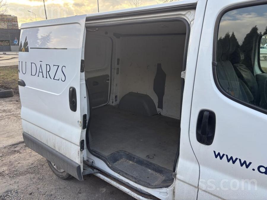 White Opel Vivaro 2011 in Riga, with an engine capacity of 2.00 L and mileage of 323 thousand km for 2100 €, photo 5 on AUTOMOTO.COM.LV
