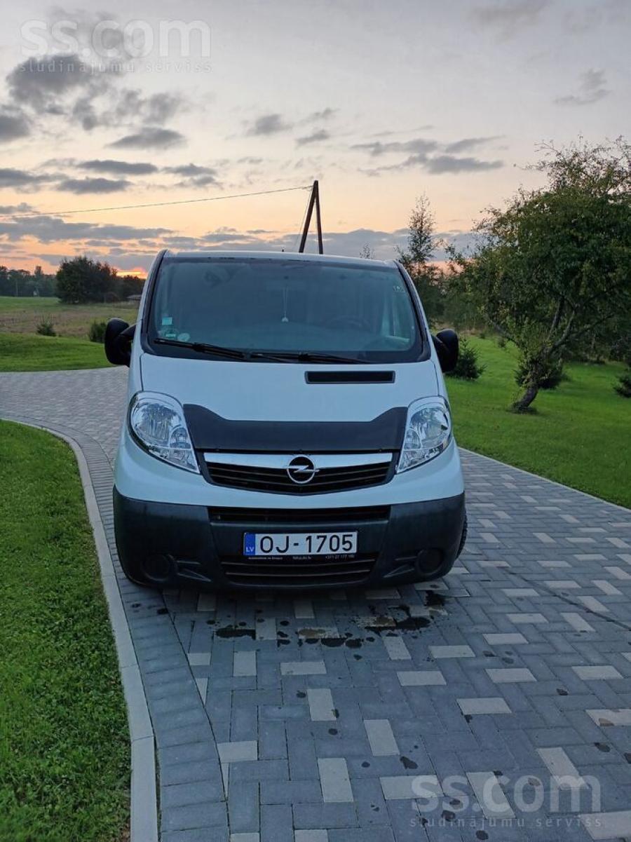 White Opel Vivaro 2011 in Talsi, with an engine capacity of 2.00 L and mileage of 260 thousand km for 7900 €, photo 1 on AUTOMOTO.COM.LV