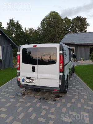 White Opel Vivaro 2011 in Talsi, with an engine capacity of 2.00 L and mileage of 260 thousand km for 7900 €, photo 5 on AUTOMOTO.COM.LV