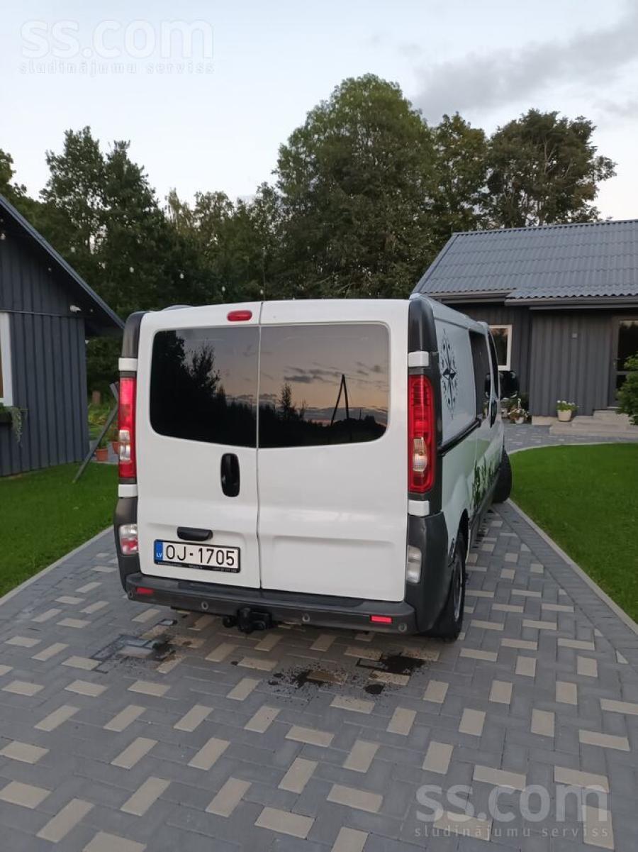 White Opel Vivaro 2011 in Talsi, with an engine capacity of 2.00 L and mileage of 260 thousand km for 7900 €, photo 5 on AUTOMOTO.COM.LV