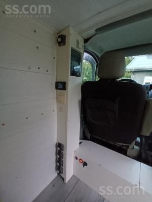 White Opel Vivaro 2011 in Talsi, with an engine capacity of 2.00 L and mileage of 260 thousand km for 7900 €, photo 9 on AUTOMOTO.COM.LV