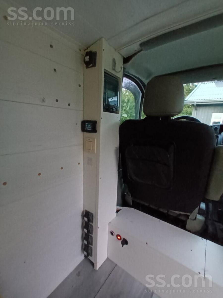 White Opel Vivaro 2011 in Talsi, with an engine capacity of 2.00 L and mileage of 260 thousand km for 7900 €, photo 9 on AUTOMOTO.COM.LV