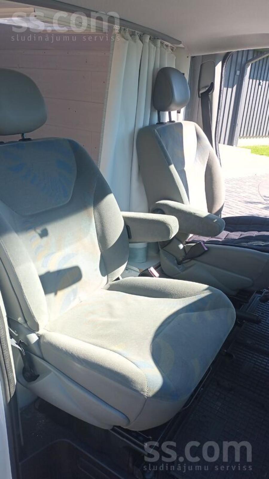 White Opel Vivaro 2011 in Talsi, with an engine capacity of 2.00 L and mileage of 260 thousand km for 7900 €, photo 14 on AUTOMOTO.COM.LV