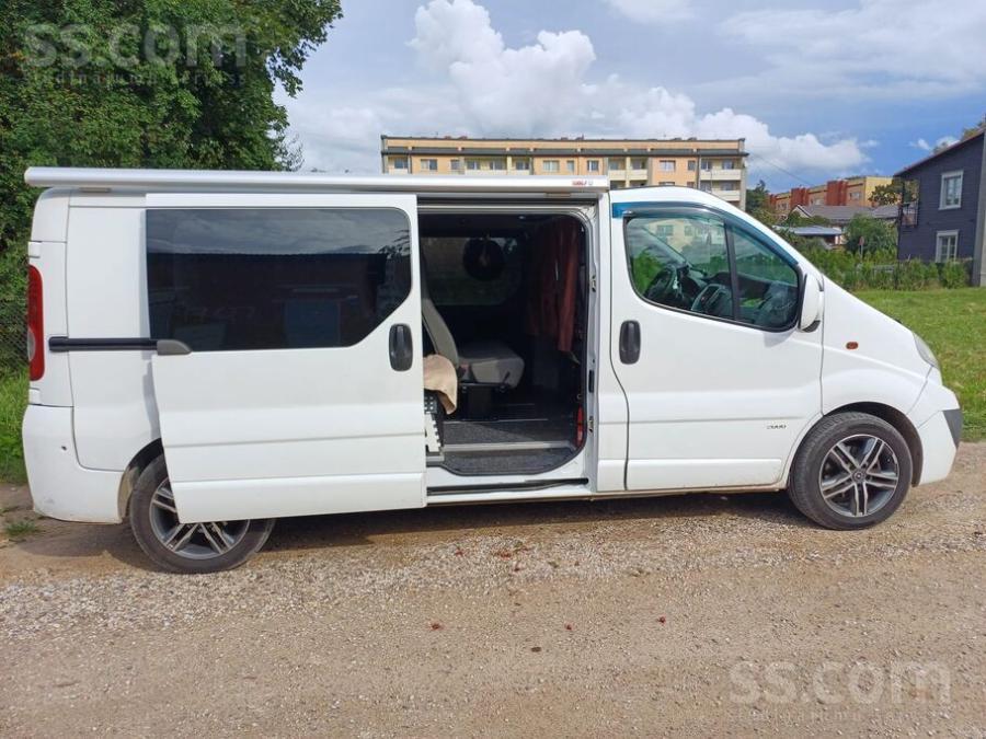White Opel Vivaro 2011 in Valmiera, with an engine capacity of 2.00 L and mileage of 459 thousand km for 5500 €, photo 3 on AUTOMOTO.COM.LV