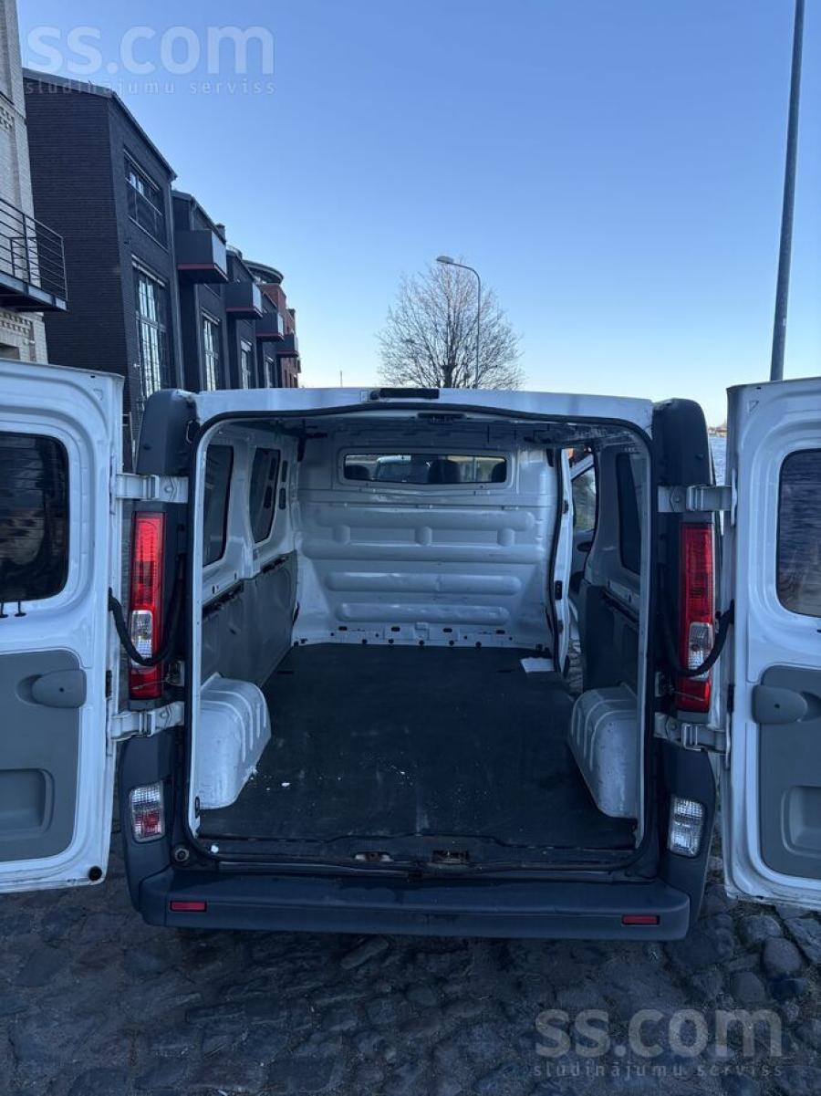 Balts Opel Vivaro 2012 Rīga, ar dzinēja tilpumu 2.00 L un nobraukumu 201 tūkst. km par 4800 €, foto 9 vietnē AUTOMOTO.COM.LV