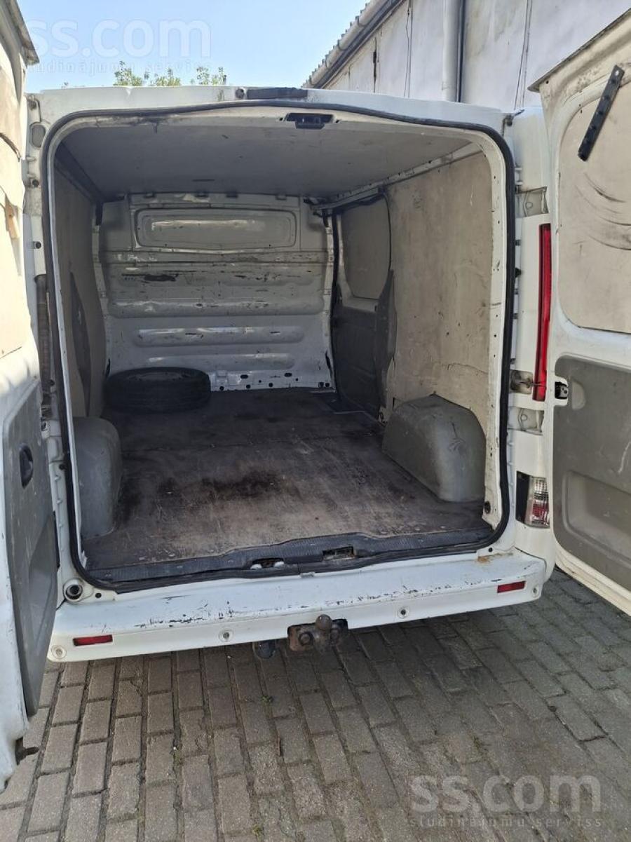 White Opel Vivaro 2012 in Riga, with an engine capacity of 2.00 L and mileage of 321 thousand km for 3590 €, photo 8 on AUTOMOTO.COM.LV