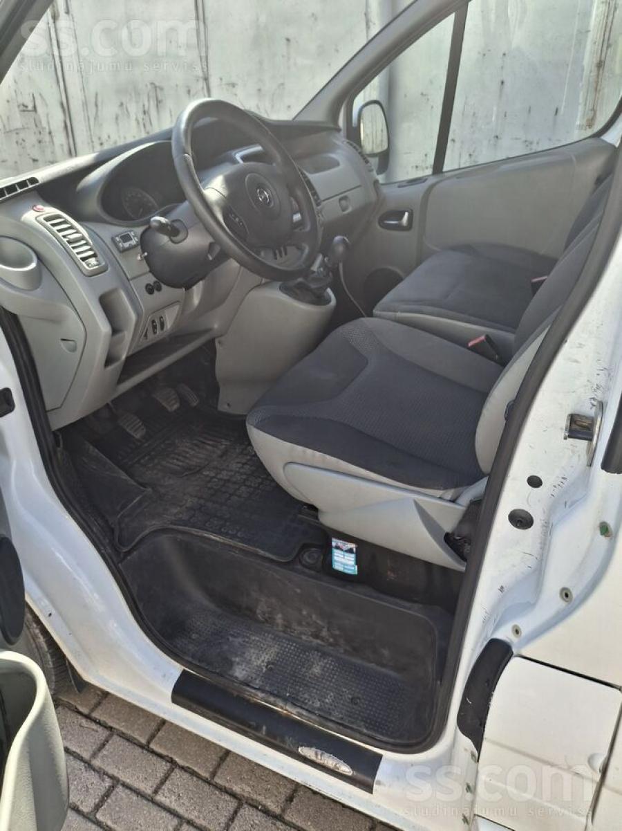 White Opel Vivaro 2012 in Riga, with an engine capacity of 2.00 L and mileage of 321 thousand km for 3590 €, photo 9 on AUTOMOTO.COM.LV
