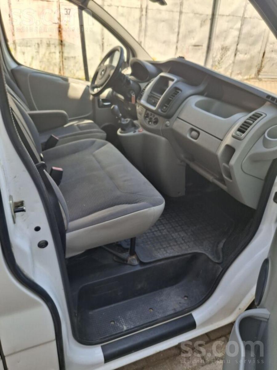 White Opel Vivaro 2012 in Riga, with an engine capacity of 2.00 L and mileage of 321 thousand km for 3590 €, photo 10 on AUTOMOTO.COM.LV