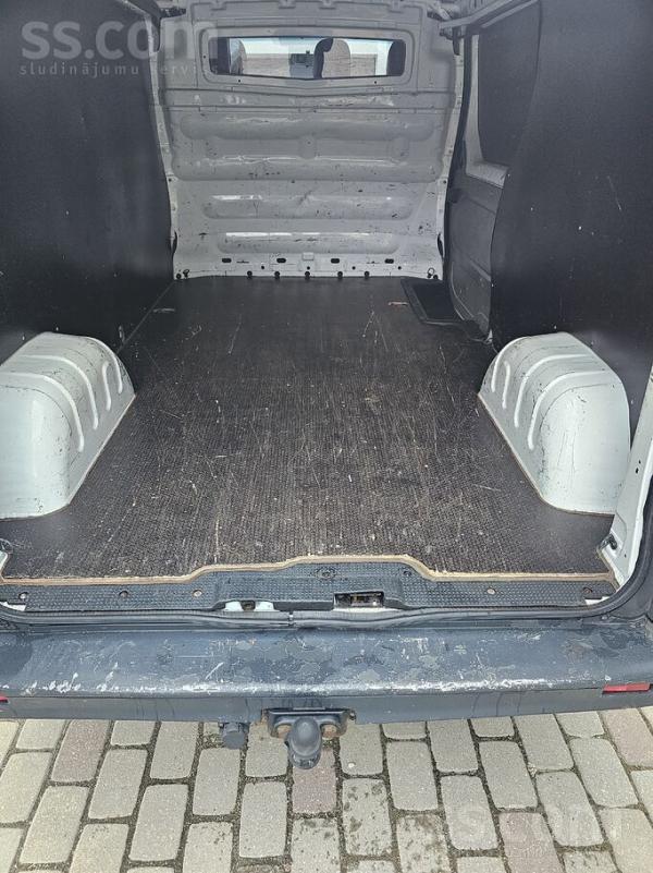 Balts Opel Vivaro 2012 Ogre, ar dzinēja tilpumu 2.00 L un nobraukumu 220 tūkst. km par 4000 €, foto 9 vietnē AUTOMOTO.COM.LV
