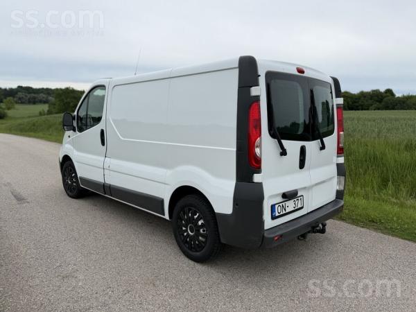 Balts Opel Vivaro 2013 Bauska, ar dzinēja tilpumu 2.00 L un nobraukumu 218 tūkst. km par 5950 €, foto 5 vietnē AUTOMOTO.COM.LV