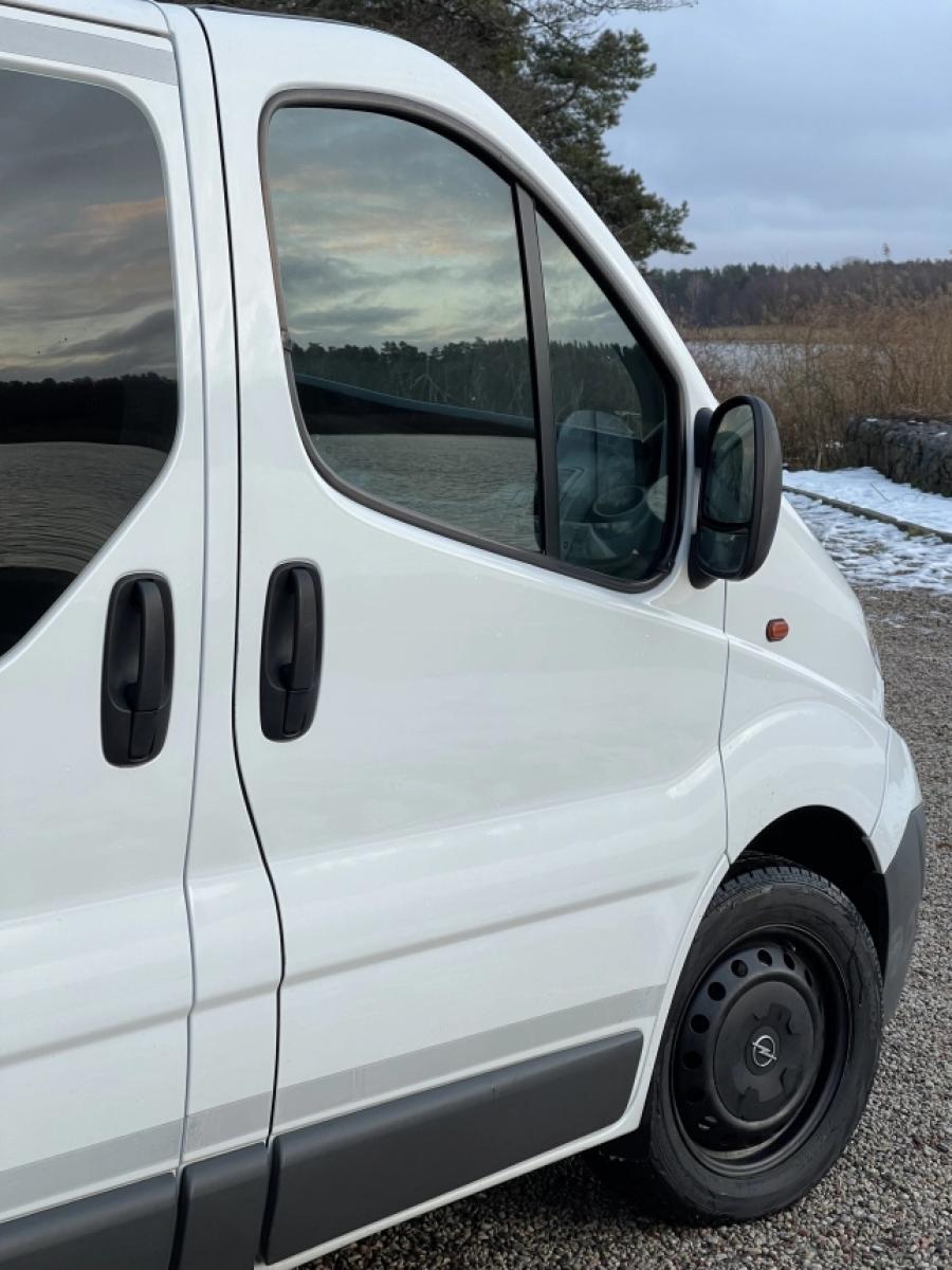 Balts Opel Vivaro 2013 Rīga, ar dzinēja tilpumu 2.00 L un nobraukumu 235 tūkst. km par 6450 €, foto 27 vietnē AUTOMOTO.COM.LV
