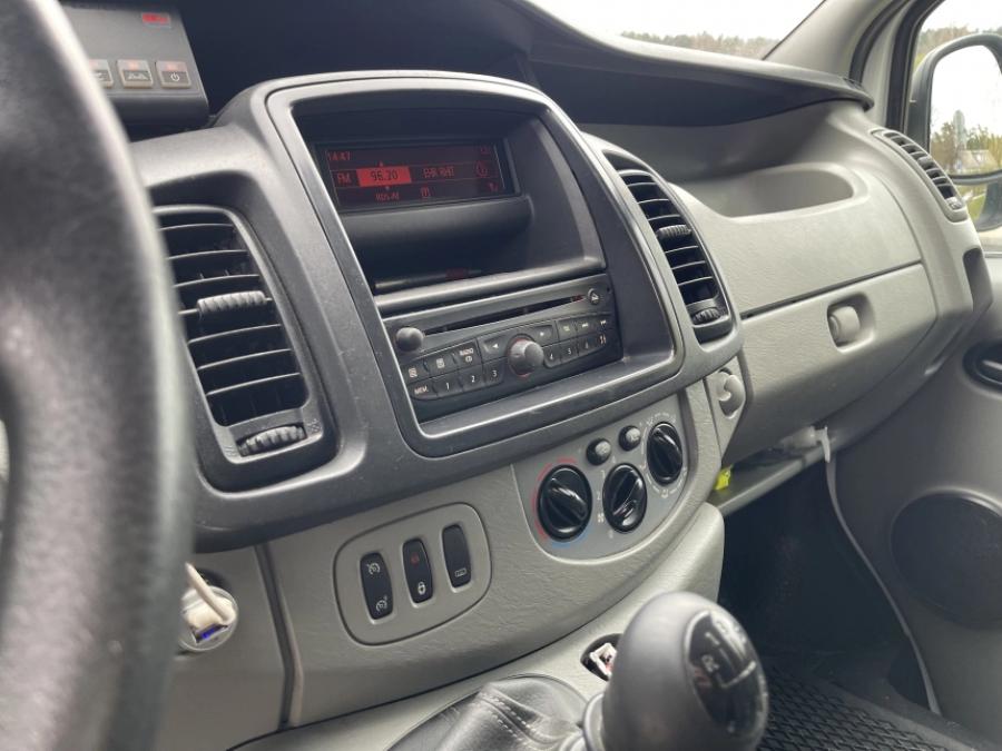 Balts Opel Vivaro 2013 Rīga, ar dzinēja tilpumu 2.00 L un nobraukumu 235 tūkst. km par 6450 €, foto 43 vietnē AUTOMOTO.COM.LV