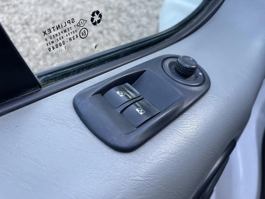 Balts Opel Vivaro 2013 Rīga, ar dzinēja tilpumu 2.00 L un nobraukumu 235 tūkst. km par 6450 €, foto 48 vietnē AUTOMOTO.COM.LV