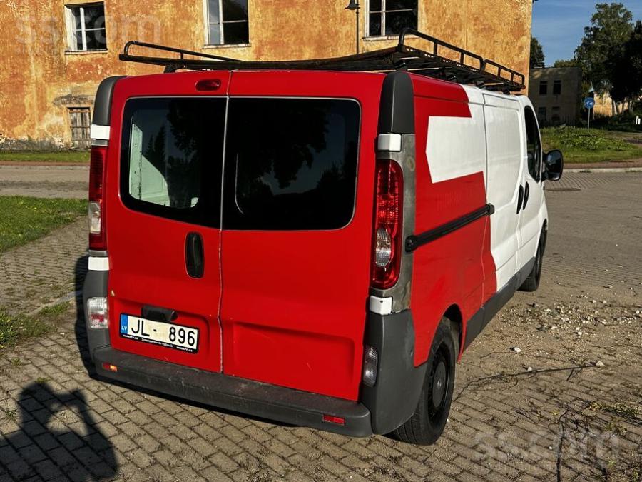 White Opel Vivaro 2013 in Daugavpils, with an engine capacity of 2.00 L and mileage of 328 thousand km for 5299 €, photo 6 on AUTOMOTO.COM.LV