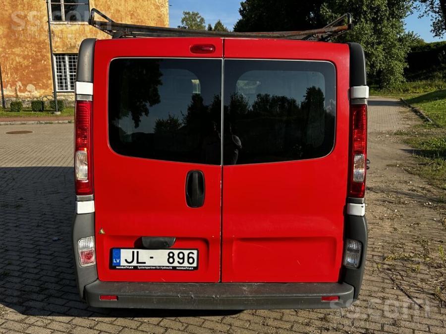 White Opel Vivaro 2013 in Daugavpils, with an engine capacity of 2.00 L and mileage of 328 thousand km for 5299 €, photo 7 on AUTOMOTO.COM.LV