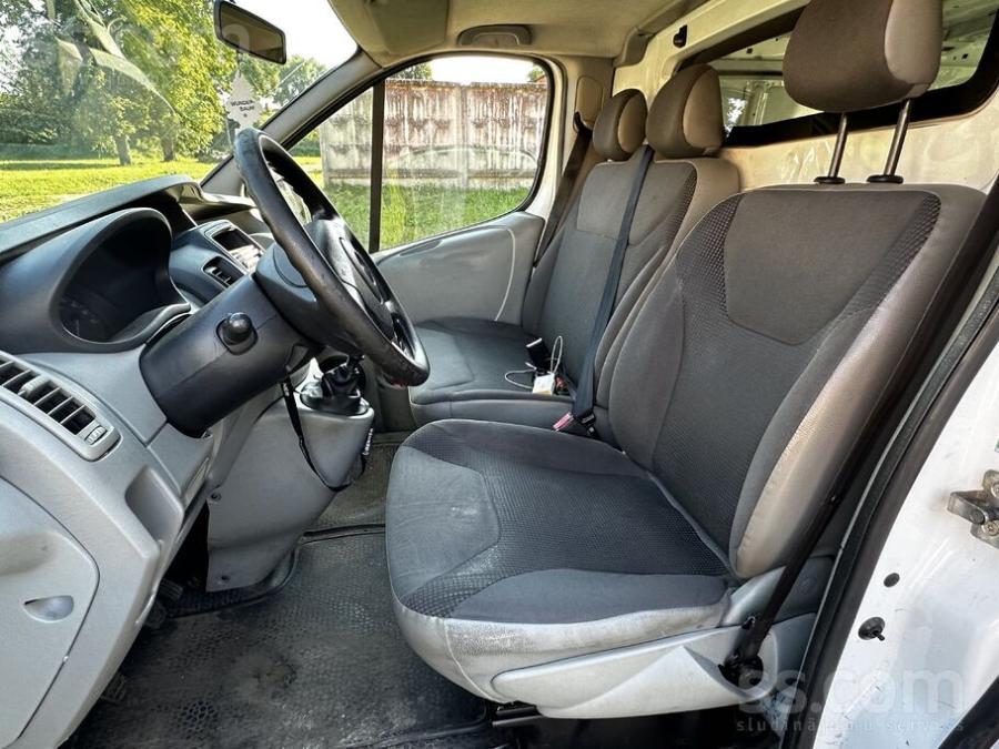White Opel Vivaro 2013 in Daugavpils, with an engine capacity of 2.00 L and mileage of 328 thousand km for 5299 €, photo 10 on AUTOMOTO.COM.LV
