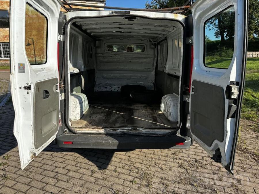 White Opel Vivaro 2013 in Daugavpils, with an engine capacity of 2.00 L and mileage of 328 thousand km for 5299 €, photo 12 on AUTOMOTO.COM.LV