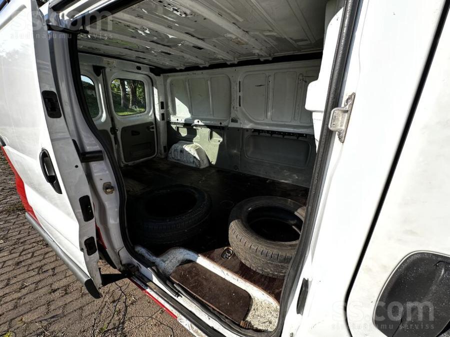 White Opel Vivaro 2013 in Daugavpils, with an engine capacity of 2.00 L and mileage of 328 thousand km for 5299 €, photo 13 on AUTOMOTO.COM.LV