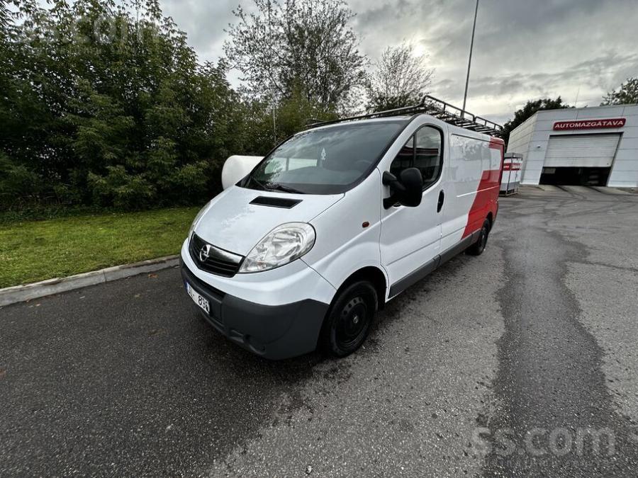 White Opel Vivaro 2013 in Daugavpils, with an engine capacity of 2.00 L and mileage of 328 thousand km for 5300 €, photo 1 on AUTOMOTO.COM.LV