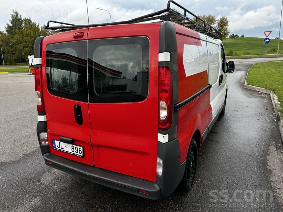 White Opel Vivaro 2013 in Daugavpils, with an engine capacity of 2.00 L and mileage of 328 thousand km for 5300 €, photo 7 on AUTOMOTO.COM.LV