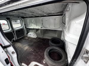 White Opel Vivaro 2013 in Daugavpils, with an engine capacity of 2.00 L and mileage of 328 thousand km for 5300 €, photo 11 on AUTOMOTO.COM.LV