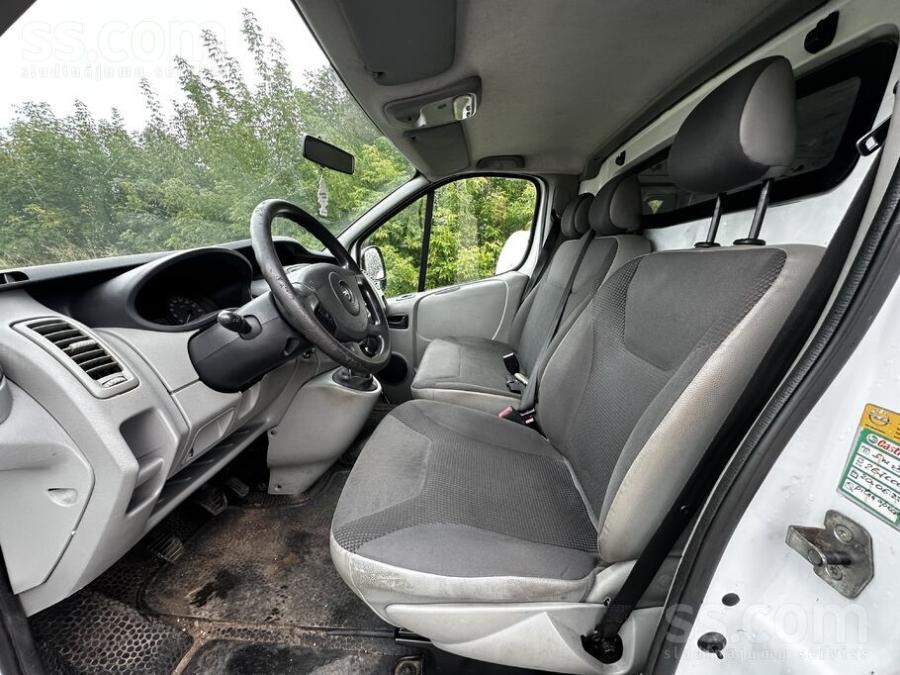 White Opel Vivaro 2013 in Daugavpils, with an engine capacity of 2.00 L and mileage of 328 thousand km for 5300 €, photo 13 on AUTOMOTO.COM.LV