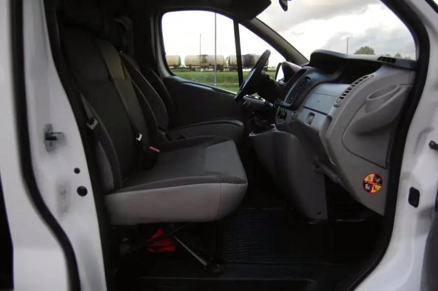 Balts Opel Vivaro 2014 Jēkabpils, ar dzinēja tilpumu 2.00 L un nobraukumu 254 tūkst. km par 10900 €, foto 11 vietnē AUTOMOTO.COM.LV
