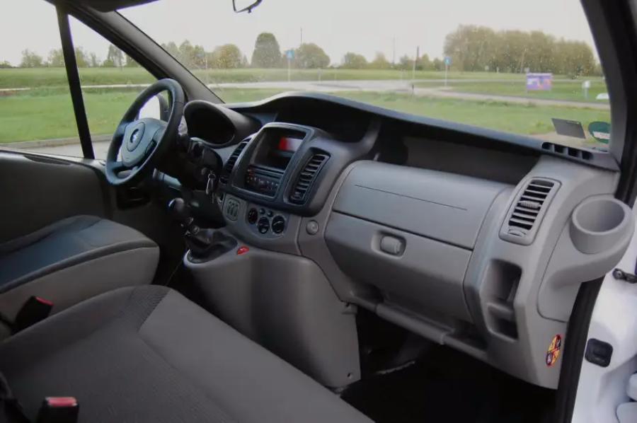 Balts Opel Vivaro 2014 Jēkabpils, ar dzinēja tilpumu 2.00 L un nobraukumu 254 tūkst. km par 10900 €, foto 14 vietnē AUTOMOTO.COM.LV