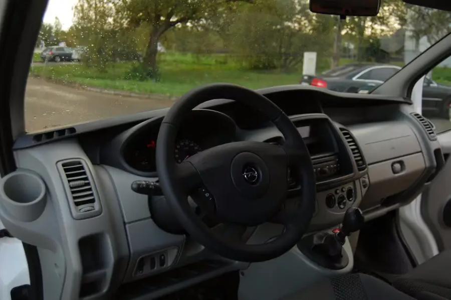 Balts Opel Vivaro 2014 Jēkabpils, ar dzinēja tilpumu 2.00 L un nobraukumu 254 tūkst. km par 10900 €, foto 17 vietnē AUTOMOTO.COM.LV