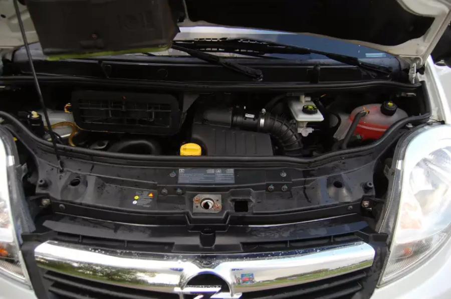 Balts Opel Vivaro 2014 Jēkabpils, ar dzinēja tilpumu 2.00 L un nobraukumu 254 tūkst. km par 10900 €, foto 18 vietnē AUTOMOTO.COM.LV