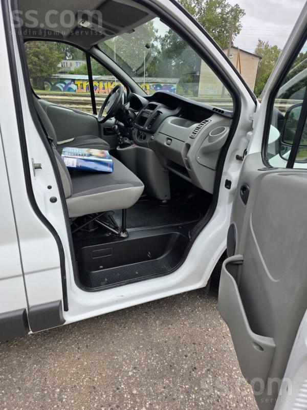 White Opel Vivaro 2014 in Riga, with an engine capacity of 2.00 L and mileage of 346 thousand km for 3999 €, photo 8 on AUTOMOTO.COM.LV