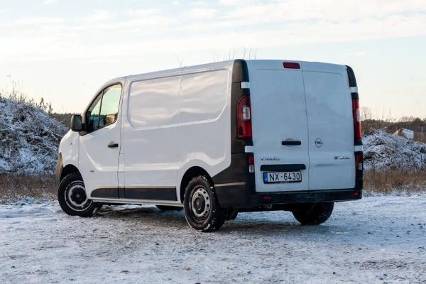 White Opel Vivaro 2015 in Riga, with an engine capacity of 1.60 L and mileage of 213 thousand km for 6495 €, photo 2 on AUTOMOTO.COM.LV