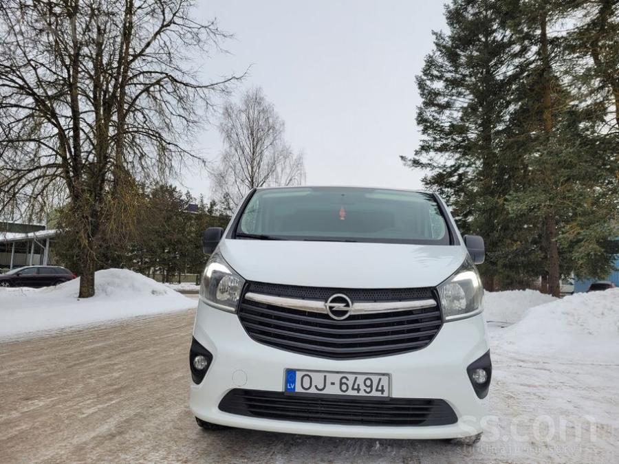 White Opel Vivaro 2015 in Ogre, with an engine capacity of 1.60 L and mileage of 247 thousand km for 7770 €, photo 1 on AUTOMOTO.COM.LV