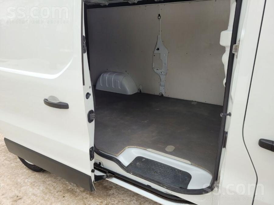 White Opel Vivaro 2015 in Ogre, with an engine capacity of 1.60 L and mileage of 247 thousand km for 7770 €, photo 10 on AUTOMOTO.COM.LV
