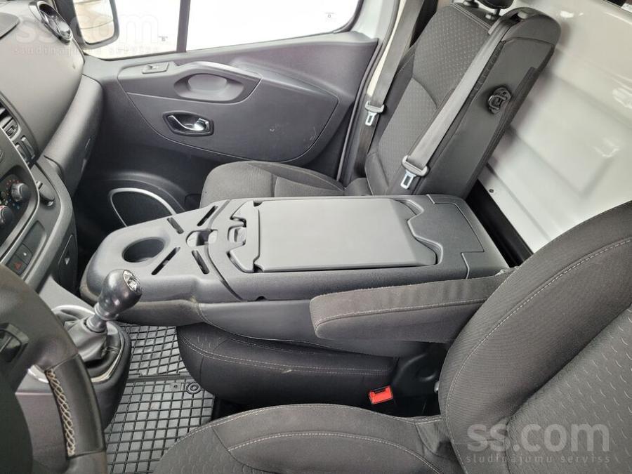 White Opel Vivaro 2015 in Ogre, with an engine capacity of 1.60 L and mileage of 247 thousand km for 7770 €, photo 14 on AUTOMOTO.COM.LV