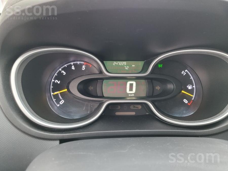 White Opel Vivaro 2015 in Ogre, with an engine capacity of 1.60 L and mileage of 247 thousand km for 7770 €, photo 16 on AUTOMOTO.COM.LV
