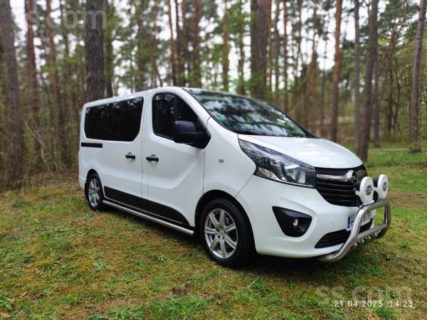 White Opel Vivaro 2016 in Jurmala, with an engine capacity of 1.60 L and mileage of 242 thousand km for 13500 €, photo 2 on AUTOMOTO.COM.LV