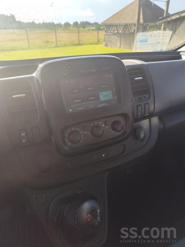 White Opel Vivaro 2016 in Ogre, with an engine capacity of 1.60 L and mileage of 251 thousand km for 8500 €, photo 5 on AUTOMOTO.COM.LV