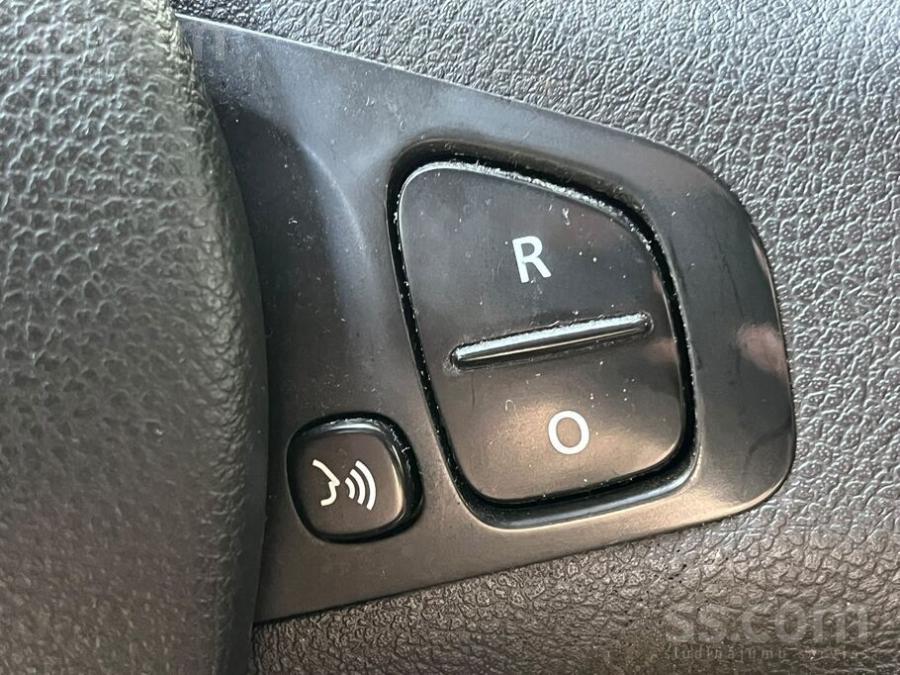 White Opel Vivaro 2016 in Riga, with an engine capacity of 1.60 L and mileage of 0 thousand km for 8799 €, photo 12 on AUTOMOTO.COM.LV