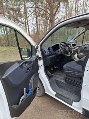 White Opel Vivaro 2017 in Riga, with an engine capacity of 1.60 L and mileage of 434 thousand km for 6500 €, photo 8 on AUTOMOTO.COM.LV