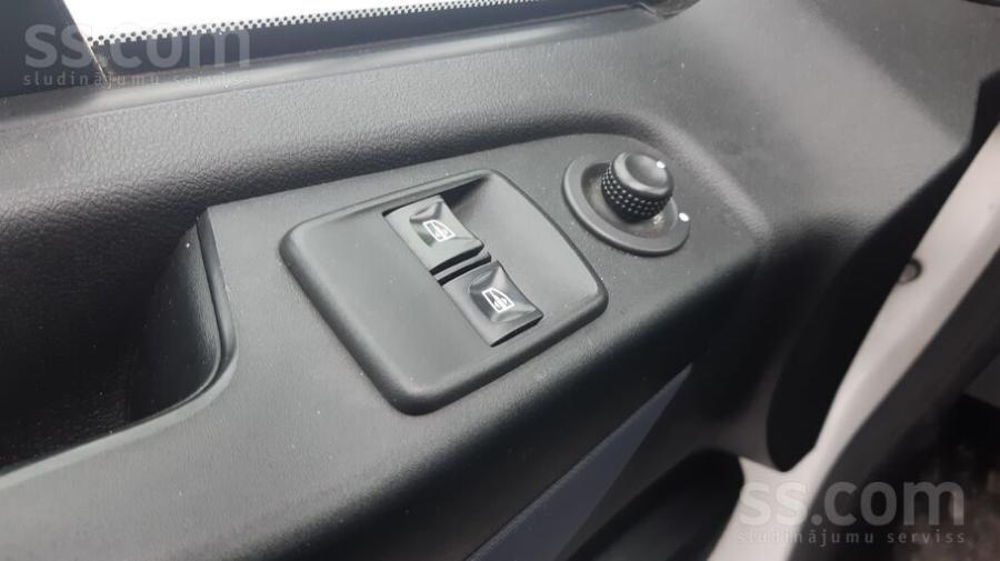 Balts Opel Vivaro 2017 Rīga, ar dzinēja tilpumu 1.60 L un nobraukumu 170 tūkst. km par 8900 €, foto 7 vietnē AUTOMOTO.COM.LV