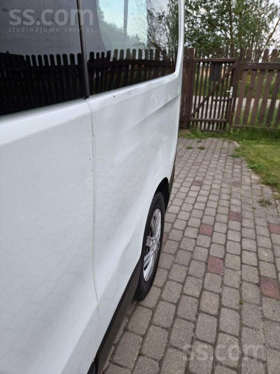 White Opel Vivaro 2018 in Riga, with an engine capacity of 1.60 L and mileage of 325 thousand km for 4300 €, photo 10 on AUTOMOTO.COM.LV