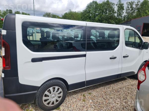 White Opel Vivaro 2018 in Cesis, with an engine capacity of 1.60 L and mileage of 109 thousand km for 14900 €, photo 3 on AUTOMOTO.COM.LV