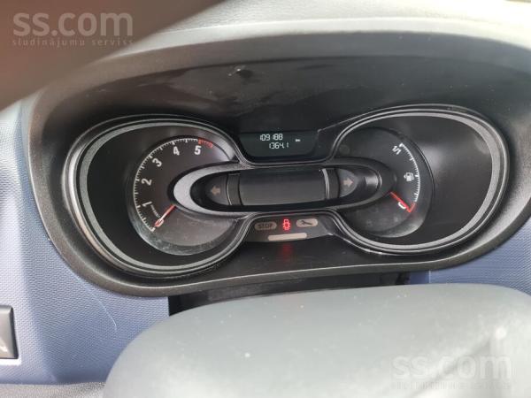 White Opel Vivaro 2018 in Cesis, with an engine capacity of 1.60 L and mileage of 109 thousand km for 14900 €, photo 6 on AUTOMOTO.COM.LV