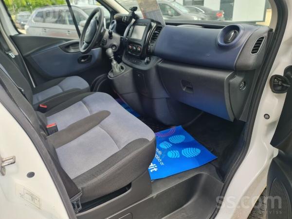 White Opel Vivaro 2018 in Cesis, with an engine capacity of 1.60 L and mileage of 109 thousand km for 14900 €, photo 7 on AUTOMOTO.COM.LV