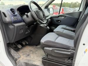 White Opel Vivaro 2018 in Riga, with an engine capacity of 1.60 L and mileage of 222 thousand km for 8950 €, photo 5 on AUTOMOTO.COM.LV