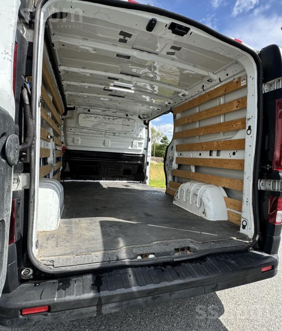 White Opel Vivaro 2018 in Riga, with an engine capacity of 1.60 L and mileage of 203 thousand km for 7850 €, photo 10 on AUTOMOTO.COM.LV
