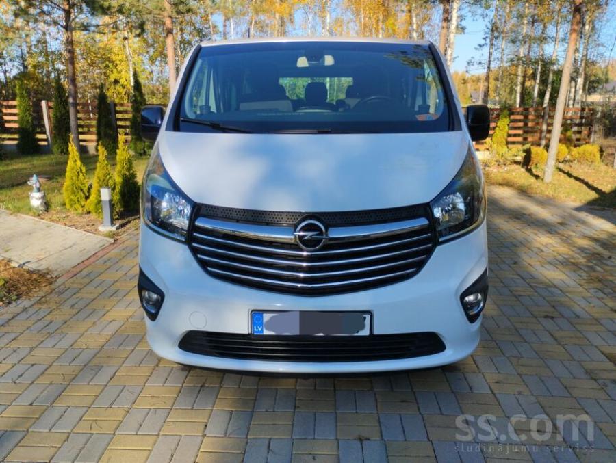 White Opel Vivaro 2018 in Daugavpils, with an engine capacity of 1.60 L and mileage of 218 thousand km for 14800 €, photo 3 on AUTOMOTO.COM.LV